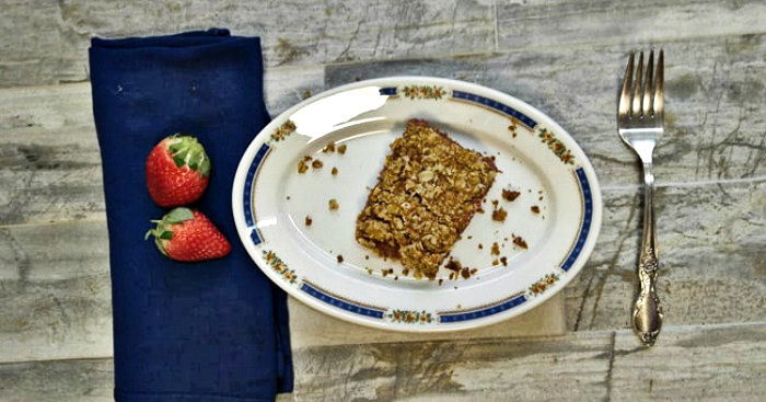 Strawberry Oatmeal Bars - Healthy Whole Wheat Oatmeal Bar