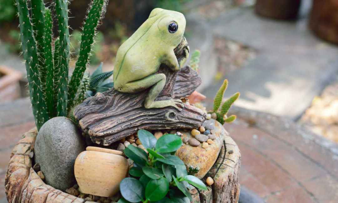 Frog Garden Decor - Frogs in the Garden - Cute Accents