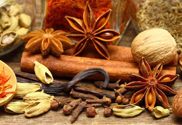 Winter Spices - List of Christmas Spices Plus Best Herbs for Xmas