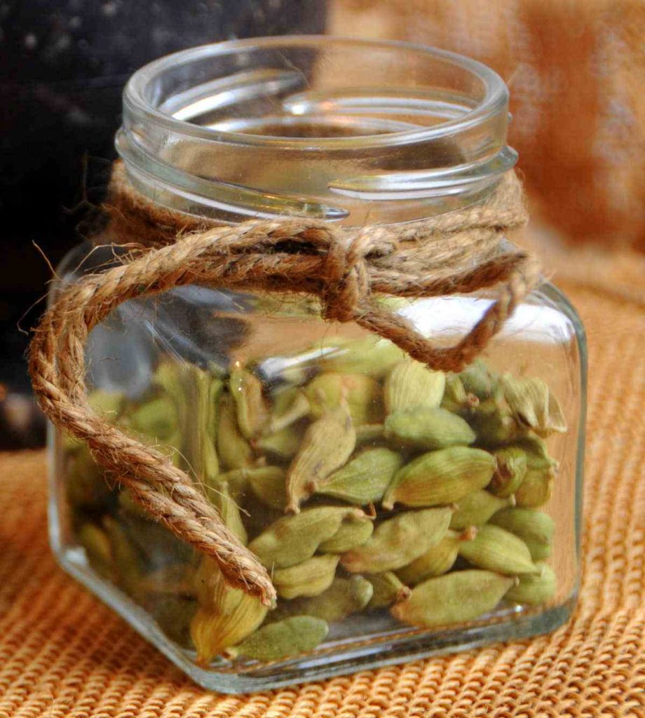 Winter Spices - List of Christmas Spices Plus Best Herbs for Xmas
