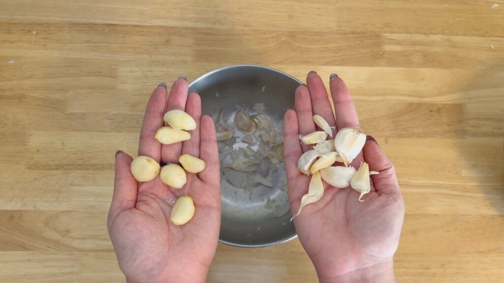 How to Peel Garlic Fast - Video Tutorial - 4 Garlic Peeling Hacks